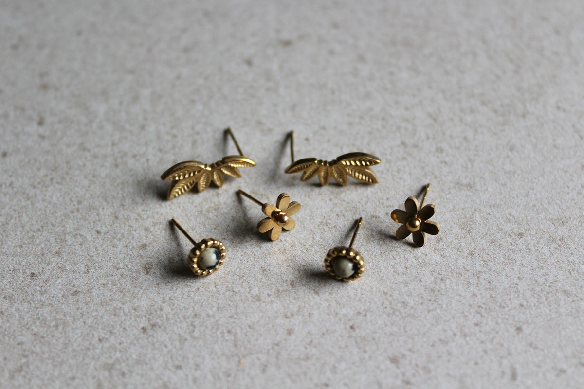 Betaalbare gouden studs oorbellen - Notbranded